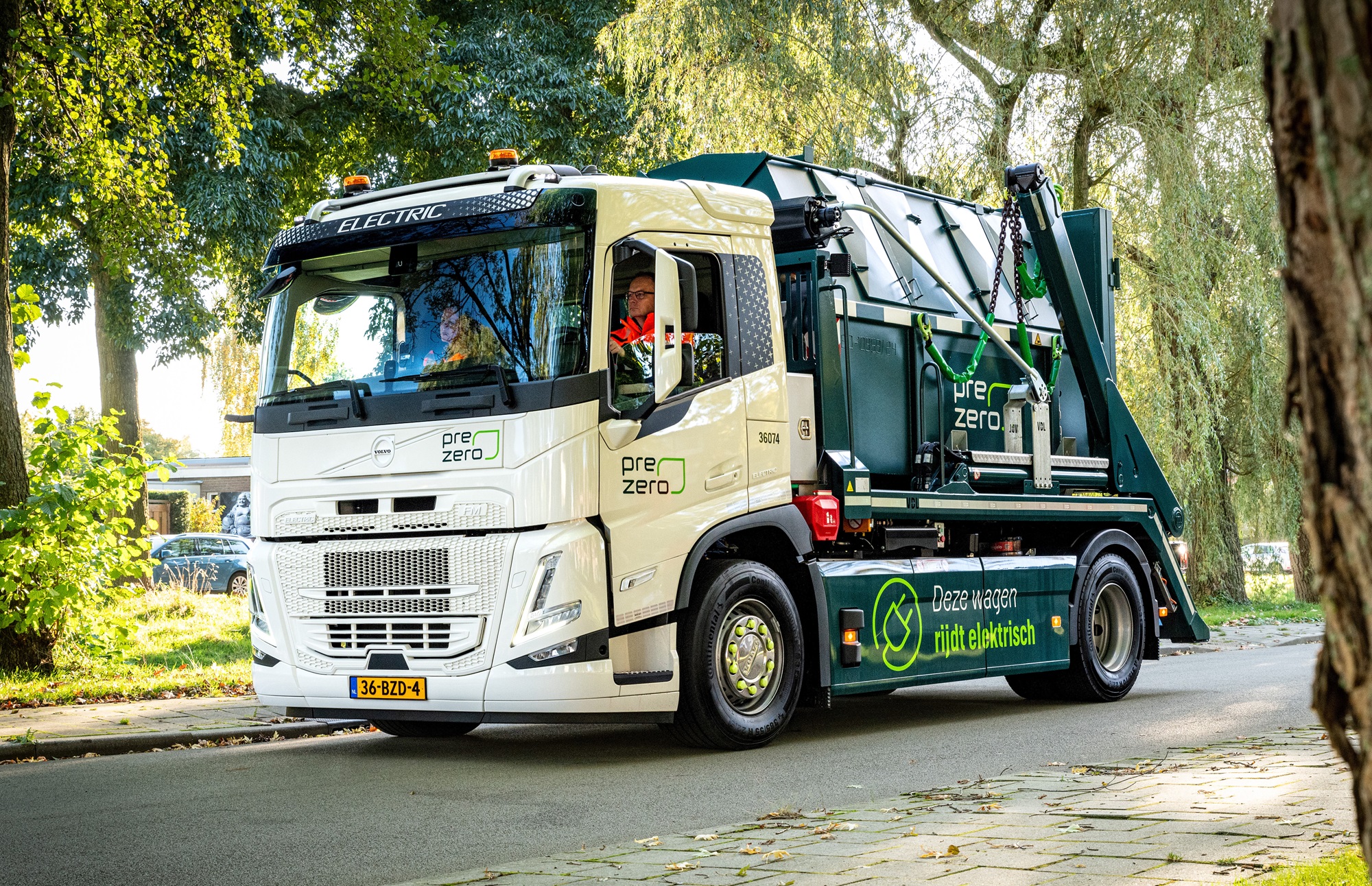 PreZero zet 32 Volvo FM Electric-trucks in voor efficiënte, stille en uitstootvrije afvalinzameling